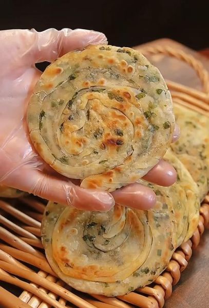 葱油饼怎么做_葱油饼的配方比例是多少-第2张图片-山城妙识 葱油饼怎么做_葱油饼的配方比例是多少-第2张图片-山城妙识