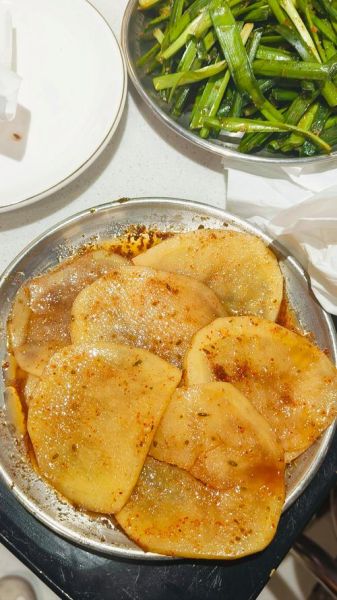 铁板土豆路边摊怎么做_铁板土豆做法教程-第1张图片-山城妙识