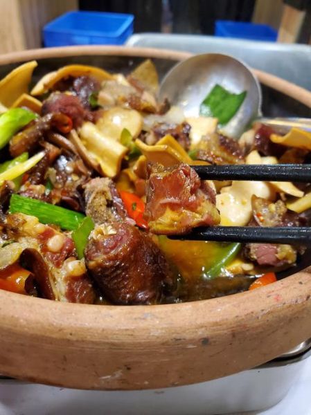 腊鸡怎么做好吃又简单_腊鸡最简单的家常做法-第1张图片-山城妙识