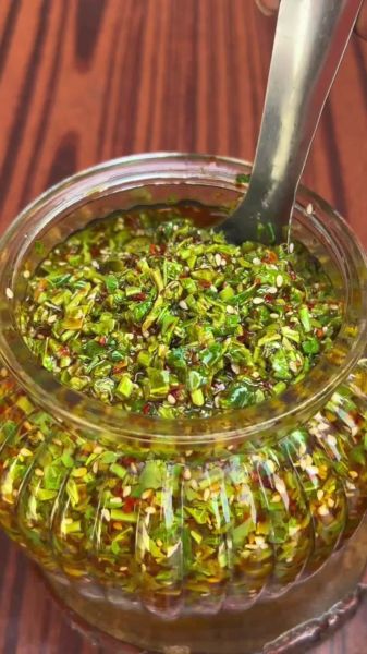 咸的香椿芽怎么做好吃_香椿芽腌制后能做什么菜-第1张图片-山城妙识 咸的香椿芽怎么做好吃_香椿芽腌制后能做什么菜-第1张图片-山城妙识