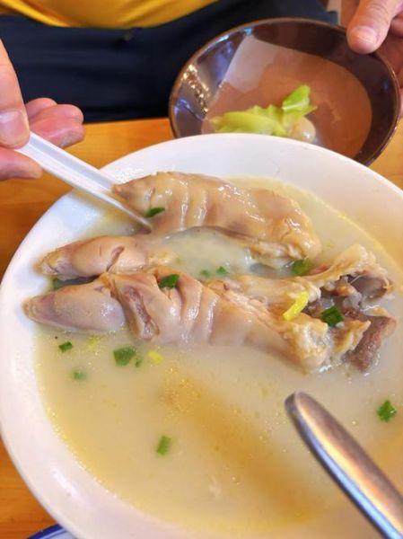 蹄膀汤里放什么好吃_蹄膀汤加什么食材更香-第2张图片-山城妙识