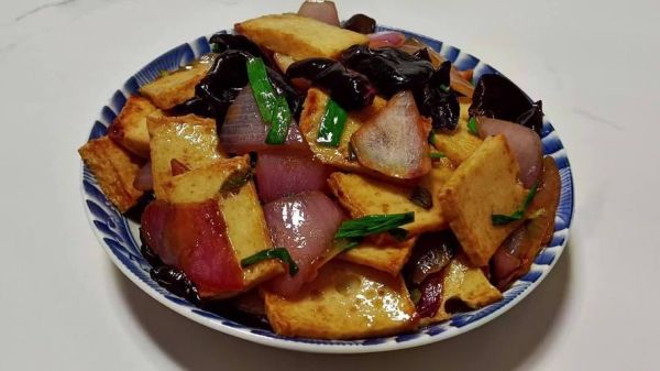 洋葱千叶豆腐怎么做_千叶豆腐炒洋葱的家常做法-第2张图片-山城妙识 洋葱千叶豆腐怎么做_千叶豆腐炒洋葱的家常做法-第2张图片-山城妙识