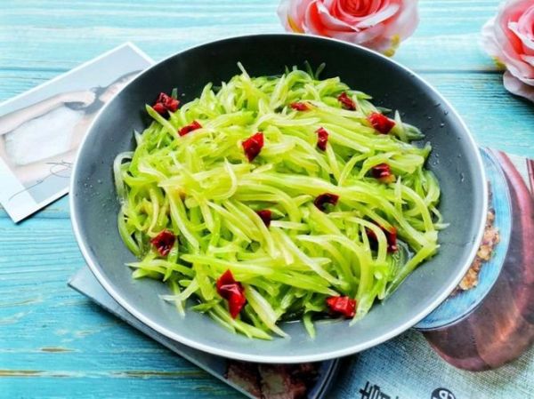 莴笋丝怎么炒好吃又香_莴笋丝炒制的秘诀-第2张图片-山城妙识 莴笋丝怎么炒好吃又香_莴笋丝炒制的秘诀-第2张图片-山城妙识