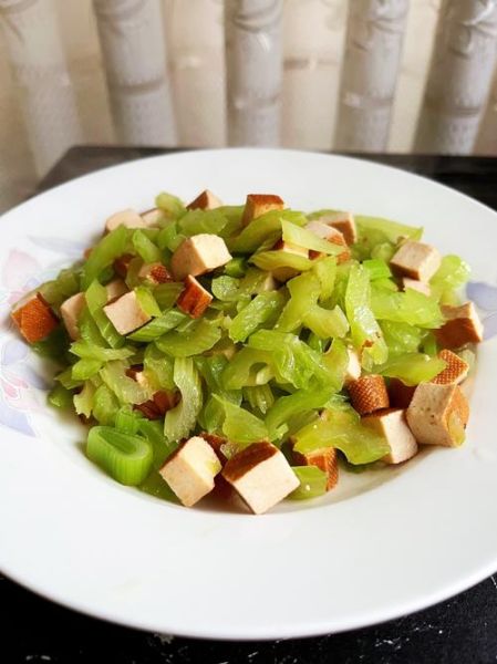豆腐干炒芹菜怎么炒好吃_豆腐干炒芹菜家常做法-第1张图片-山城妙识