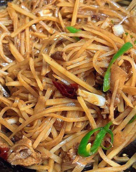 酸溜土豆丝炒肉怎么做_土豆丝炒肉先炒哪个-第1张图片-山城妙识