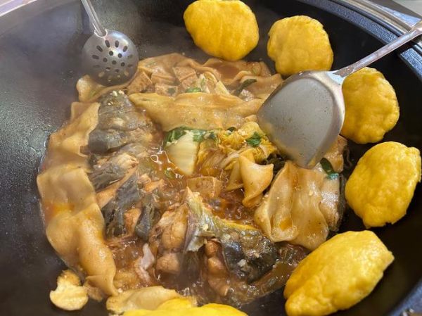 铁锅炖鲤鱼怎么做_家常铁锅炖鲤鱼的做法窍门-第1张图片-山城妙识 铁锅炖鲤鱼怎么做_家常铁锅炖鲤鱼的做法窍门-第1张图片-山城妙识