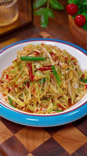 凉拌酸辣包菜丝怎么做_包菜丝焯水还是不焯水-第2张图片-山城妙识