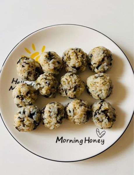 海苔饭团怎么做好吃_海苔饭团简单做法-第1张图片-山城妙识 海苔饭团怎么做好吃_海苔饭团简单做法-第1张图片-山城妙识