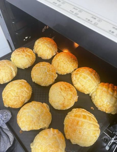 菠萝包怎么做才正宗_菠萝包最正宗的做法-第1张图片-山城妙识