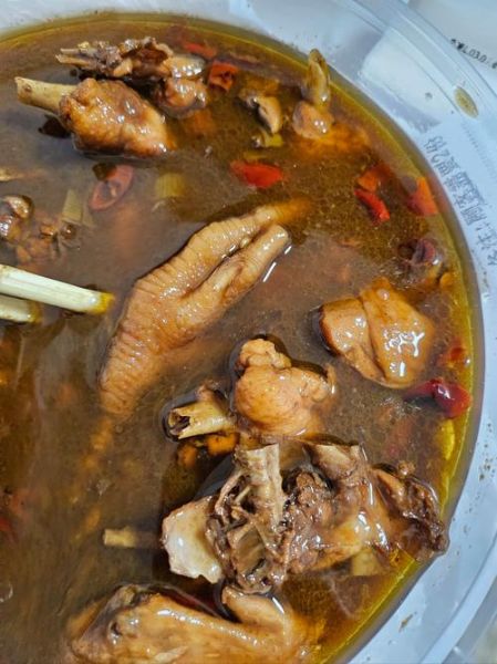 家常炖鸡怎么炖_家常炖鸡需要焯水吗-第2张图片-山城妙识