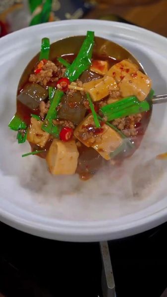 豆腐炒猪血怎么做_豆腐炒猪血需要焯水吗-第1张图片-山城妙识