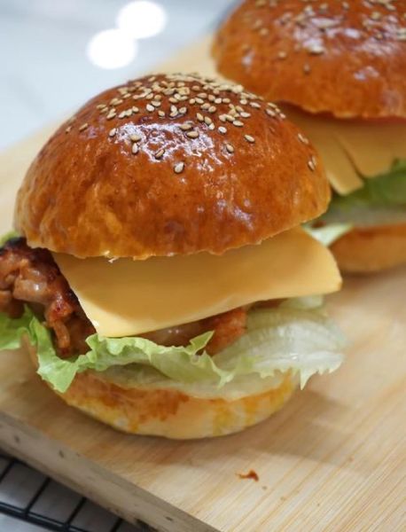 新奥尔良烤鸡腿汉堡包怎么做_新奥尔良烤鸡腿汉堡包热量高吗-第2张图片-山城妙识