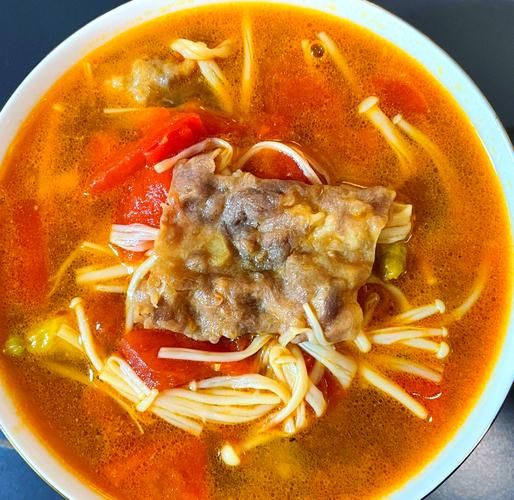 酸汤肥牛金针菇怎么做_酸汤肥牛金针菇做法视频-第1张图片-山城妙识