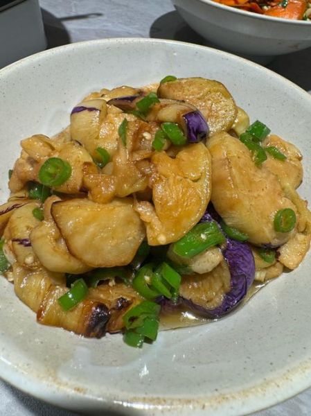 油焖尖椒茄子怎么做_家常做法窍门-第2张图片-山城妙识