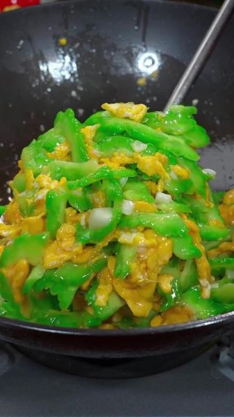 苦瓜怎么炒好吃又简单_苦瓜炒蛋不苦秘诀-第3张图片-山城妙识 苦瓜怎么炒好吃又简单_苦瓜炒蛋不苦秘诀-第3张图片-山城妙识