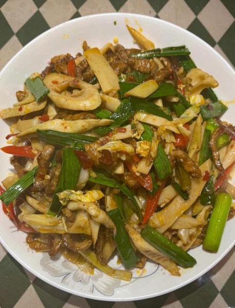 竹笋炒肉怎么做才嫩_竹笋炒肉最正宗做法-第3张图片-山城妙识