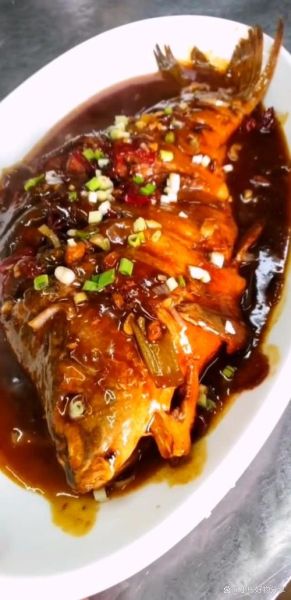 清炖鲤鱼怎么做好吃_清炖鲤鱼家常做法大全-第1张图片-山城妙识