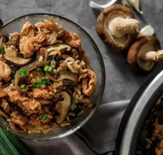 香菇鸡腿焖饭怎么做_电饭煲香菇鸡腿焖饭做法-第3张图片-山城妙识