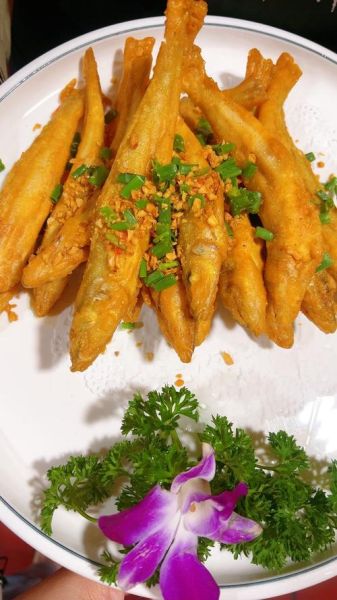 怎么炸小鱼好吃又脆嫩_炸小鱼用什么粉更酥脆-第1张图片-山城妙识