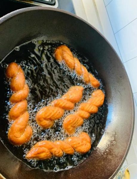 麻麻花是炝油还是炸糊_麻麻花正确用法-第1张图片-山城妙识