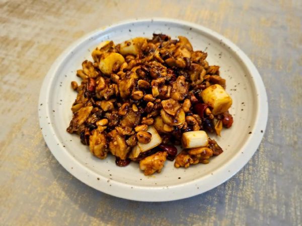 宫保鸡丁怎么做才正宗_正宗川味宫保鸡丁配料表-第2张图片-山城妙识