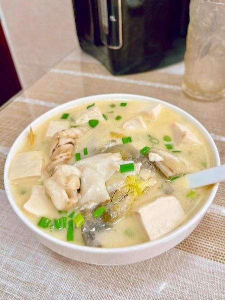 鱼头豆腐汤用什么鱼_哪种鱼最适合炖汤-第1张图片-山城妙识