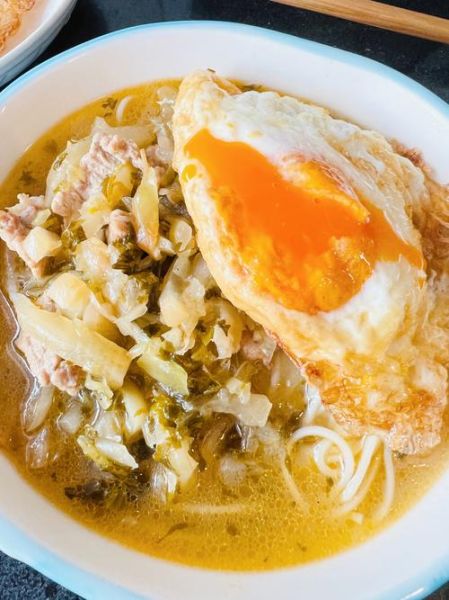 雪菜肉丝面汤怎么做_雪菜肉丝面汤好喝秘诀-第2张图片-山城妙识