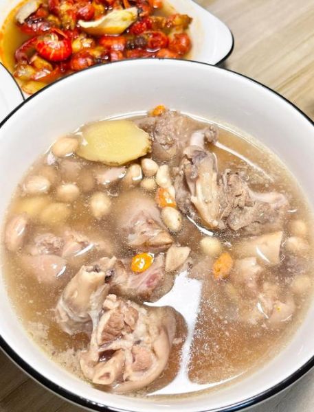 通草花生猪脚汤怎么做_通草花生猪脚汤下奶效果好吗-第1张图片-山城妙识