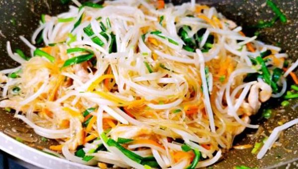 韭菜豆芽炒粉条怎么做_韭菜豆芽炒粉条的家常做法-第3张图片-山城妙识 韭菜豆芽炒粉条怎么做_韭菜豆芽炒粉条的家常做法-第3张图片-山城妙识