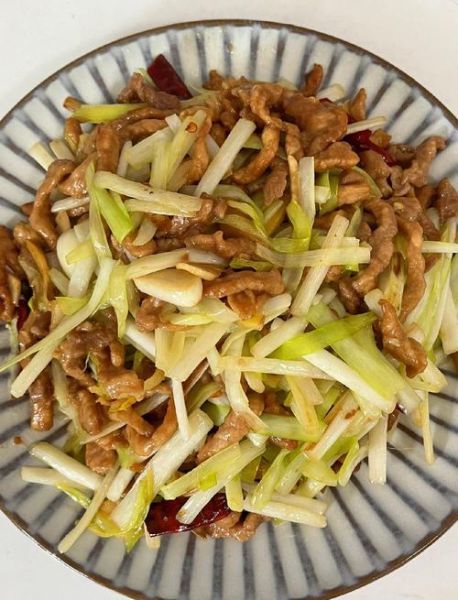 韭黄炒肉怎么炒好吃_韭黄炒肉的家常做法-第2张图片-山城妙识