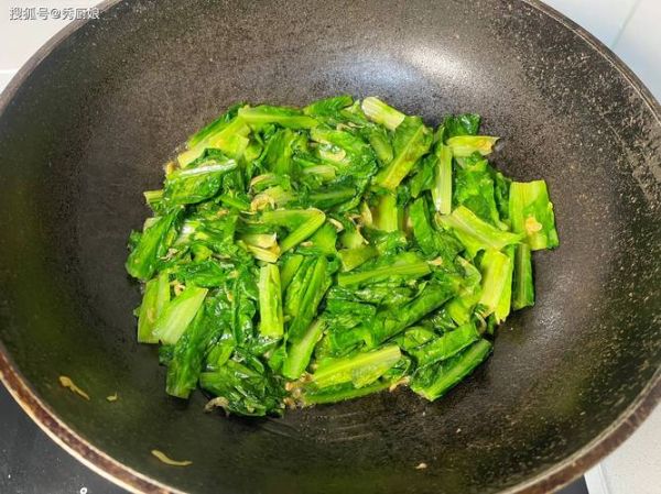 饭店里的青菜怎么炒才脆_青菜焯水几分钟才绿-第1张图片-山城妙识