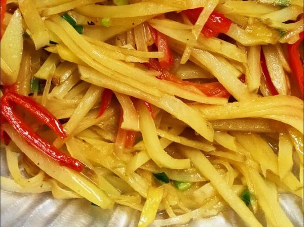 爆炒土豆丝怎么做才脆_土豆丝焯水还是不焯水-第3张图片-山城妙识