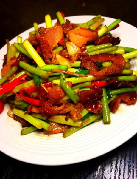 蒜苔腊肉怎么炒好吃_蒜苔腊肉图片做法-第1张图片-山城妙识