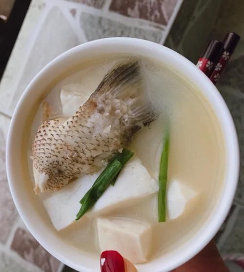 罗非鱼奶白色鱼汤怎么做_鱼汤不腥的秘诀-第1张图片-山城妙识 罗非鱼奶白色鱼汤怎么做_鱼汤不腥的秘诀-第1张图片-山城妙识