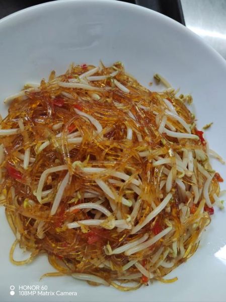 绿豆芽粉条怎么炒好吃_绿豆芽粉条炒多久才脆嫩-第1张图片-山城妙识