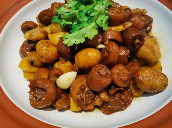 烧猪尾巴家常做法大全_猪尾巴怎么烧才软糯入味-第2张图片-山城妙识