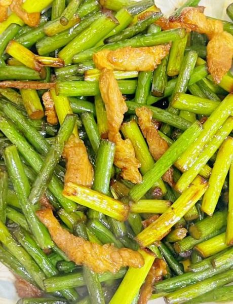 蒜苔炒肉蒜苔需要焯水吗_焯水技巧与口感解析-第1张图片-山城妙识