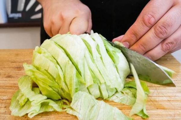 圆白菜可以生吃吗_生吃圆白菜安全吗-第1张图片-山城妙识