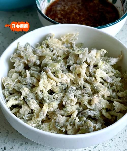 蒸槐花怎么做好吃又简单_蒸槐花需要焯水吗-第1张图片-山城妙识