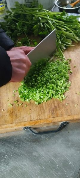 芹菜猪肉馅饺子怎么做_芹菜饺子馅怎么调才好吃-第2张图片-山城妙识