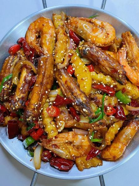 香辣干锅鸡翅虾怎么做_香辣干锅鸡翅虾热量高吗-第1张图片-山城妙识 香辣干锅鸡翅虾怎么做_香辣干锅鸡翅虾热量高吗-第1张图片-山城妙识