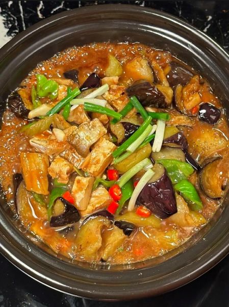 咸鱼茄子煲怎么做_家常版详细步骤-第1张图片-山城妙识 咸鱼茄子煲怎么做_家常版详细步骤-第1张图片-山城妙识