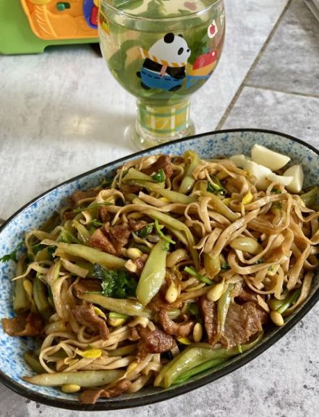 肉焖面怎么做才好吃_肉焖面家常做法窍门-第1张图片-山城妙识