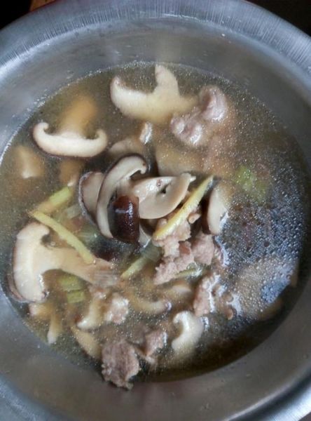 香菇瘦肉汤怎么炖好喝_香菇瘦肉汤的做法窍门-第2张图片-山城妙识