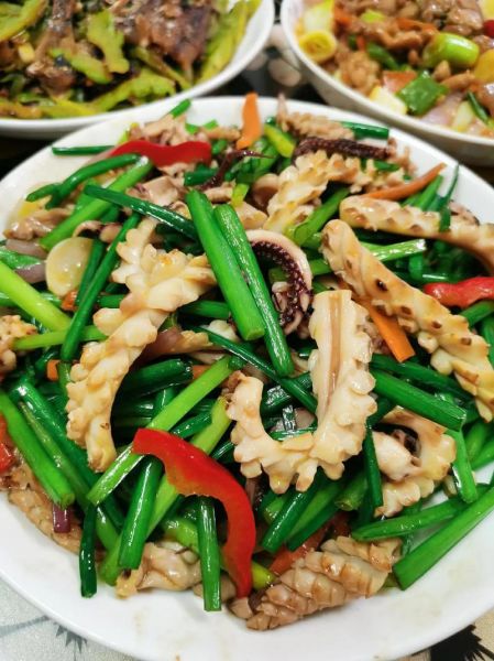 鱿鱼炒韭菜怎么炒才嫩_鱿鱼炒韭菜的家常做法-第1张图片-山城妙识 鱿鱼炒韭菜怎么炒才嫩_鱿鱼炒韭菜的家常做法-第1张图片-山城妙识