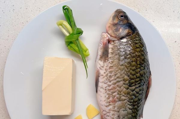 怎么炖鱼不腥_炖鱼用什么调料去腥-第3张图片-山城妙识