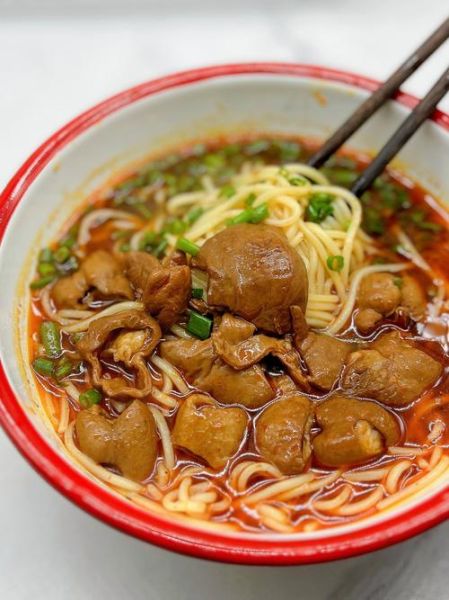 肥肠面怎么做才好吃_肥肠面用什么肥肠最好-第1张图片-山城妙识 肥肠面怎么做才好吃_肥肠面用什么肥肠最好-第1张图片-山城妙识