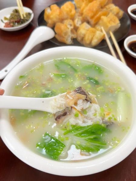 煮鱼粥的家常做法_鱼粥怎么煮才鲜嫩不腥-第3张图片-山城妙识