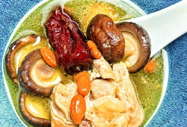 香菇炖鸭汤怎么炖好喝_香菇炖鸭汤的家常做法-第2张图片-山城妙识