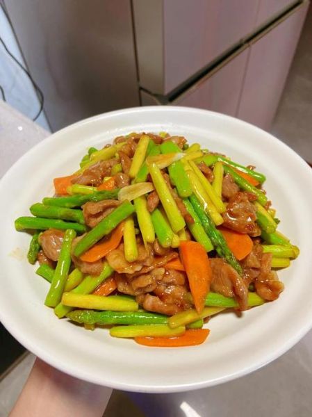 芦笋炒肉怎么炒才嫩_芦笋炒肉焯水还是不焯水-第2张图片-山城妙识 芦笋炒肉怎么炒才嫩_芦笋炒肉焯水还是不焯水-第2张图片-山城妙识